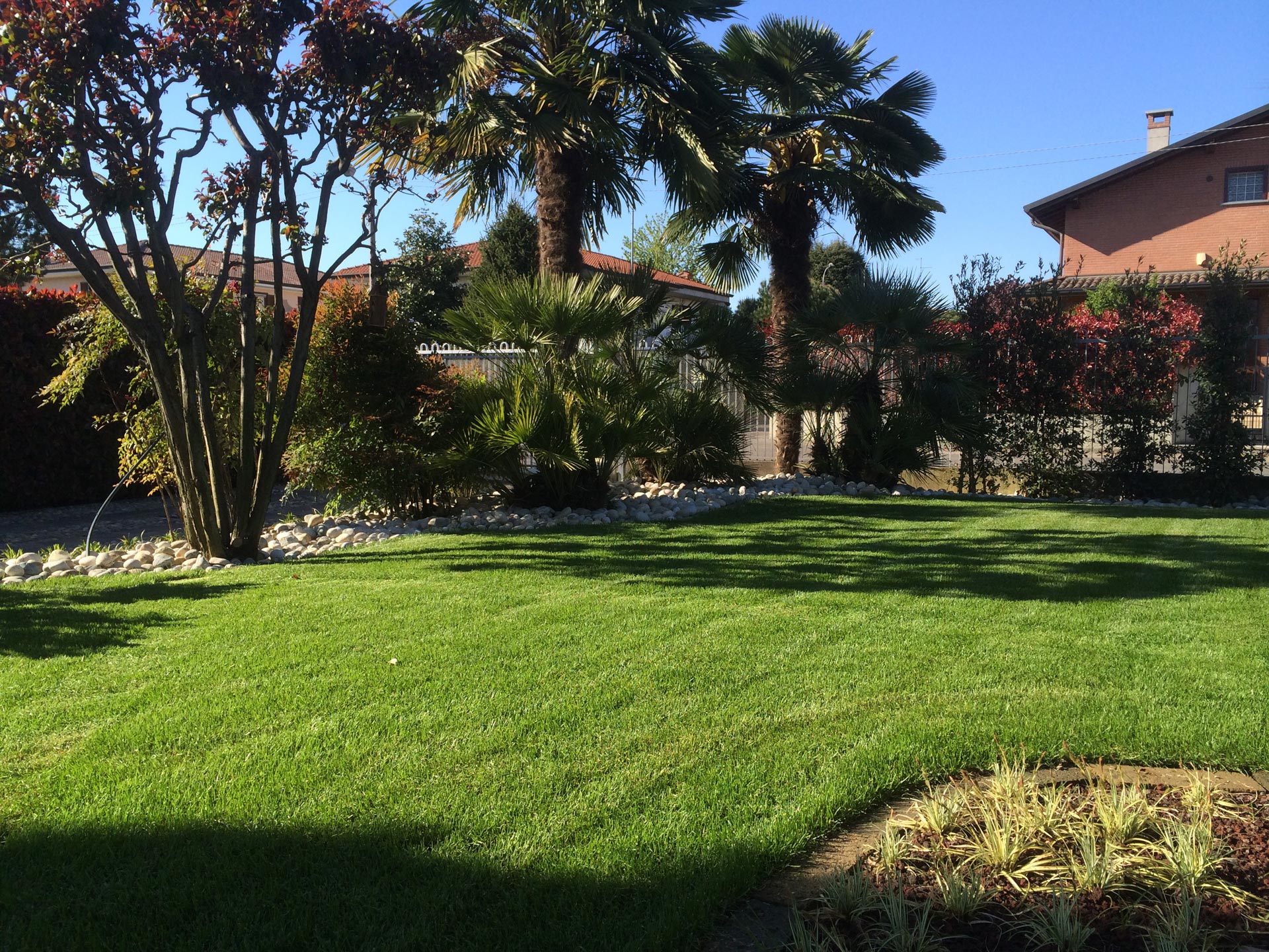 Creazione giardino di una villa privata a Lazzate | Bema Giardini - Living Garden